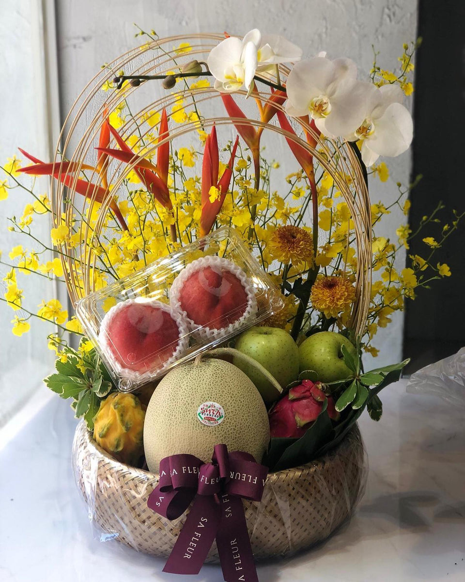 Golden Fruit Basket Deluxe (With Japanese and seasonal fruit) – Love ...